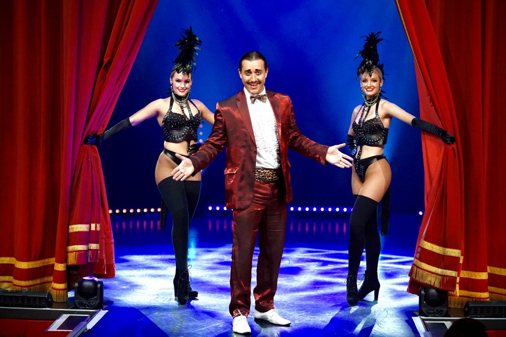 Renée Boyle, Dustin Nicolodi als Coperlin, Ruby Burchell (2) - Mr ...